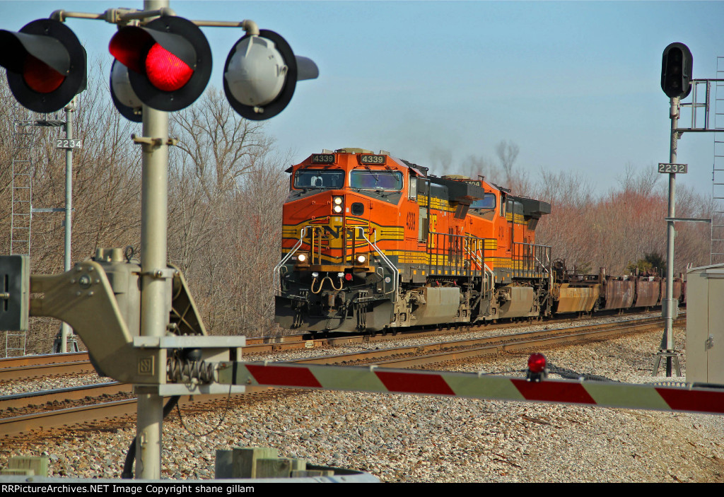 BNSF 4339 and bnsf 4104 work a WB biaretable Past 223.2